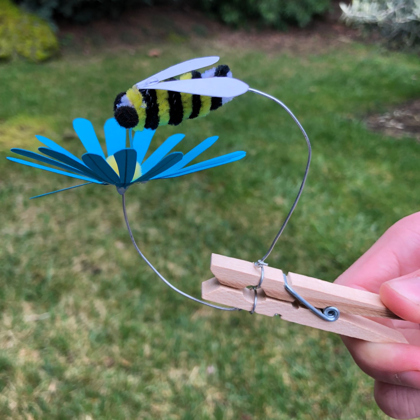 Clothespin Automata about Insects Pollinators – michele guieu